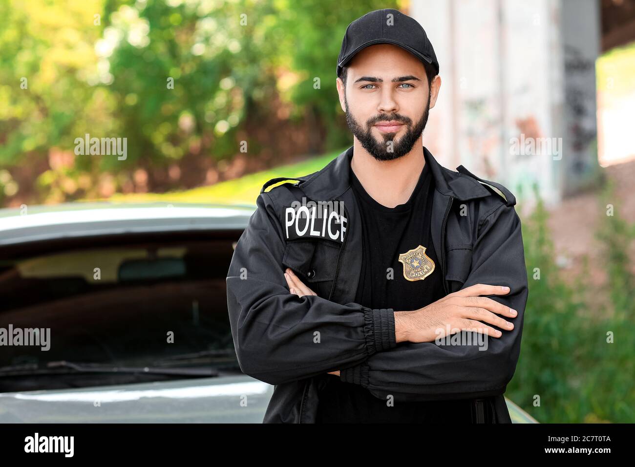 Police officer outdoors hi-res stock photography and images - Alamy