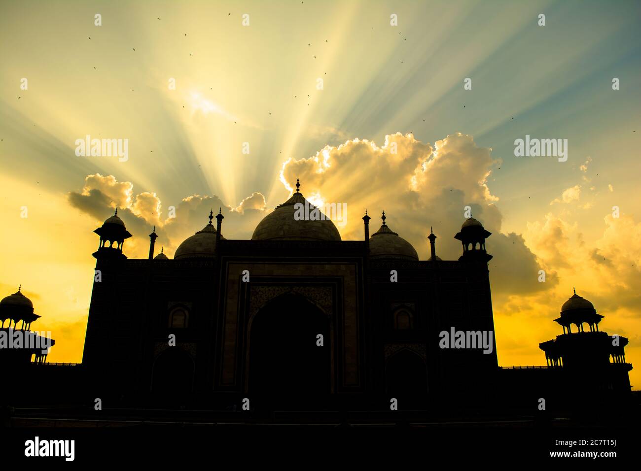 The Grate Taj Mahal of India was commissioned by Shah Jahan in 1631 ...