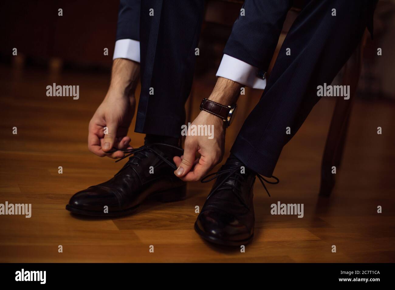 The business man wears shoes Stock Photo - Alamy