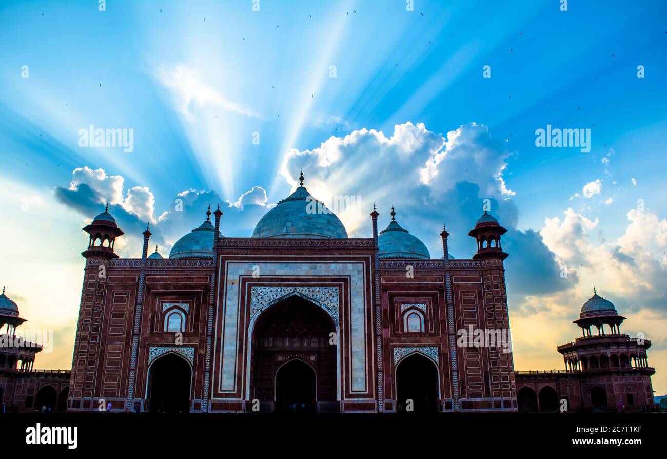 The Grate Taj Mahal of India was commissioned by Shah Jahan in 1631 ...