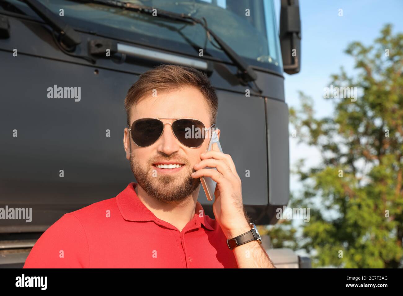 Lorry driver mobile phone hi-res stock photography and images - Alamy