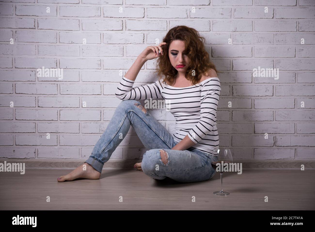Drunk girl crying hi-res stock photography and images - Alamy