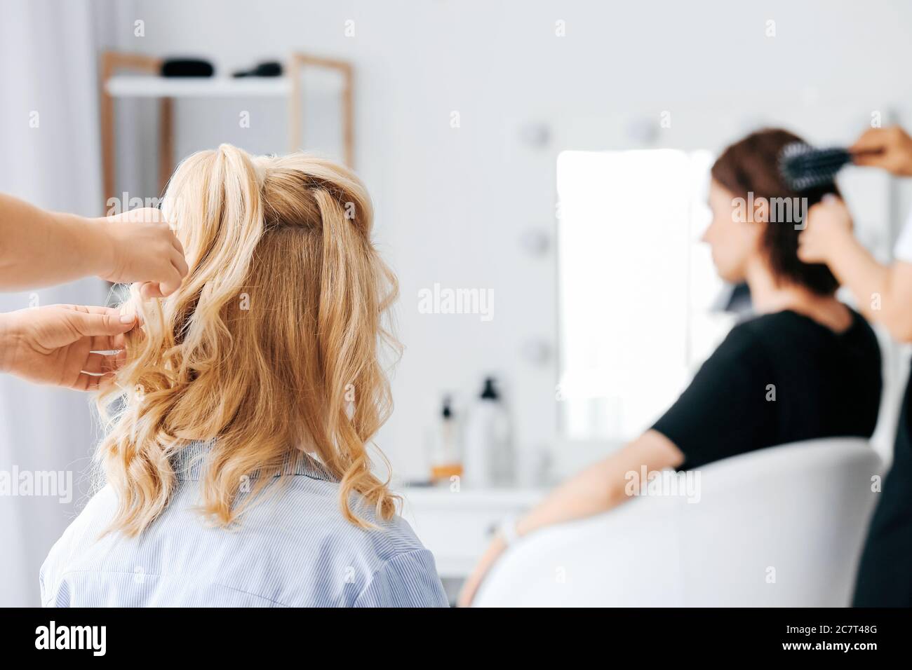 Hairdresser working with client in beauty salon Stock Photo - Alamy