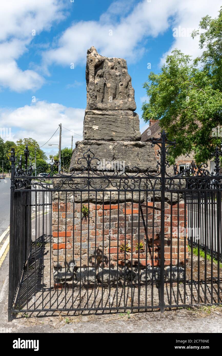 Ludgershall Cross in the main street of Ludgershall, the surviving part ...