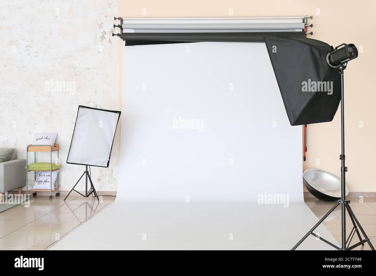 Interior of photo studio hi-res stock photography and images - Alamy
