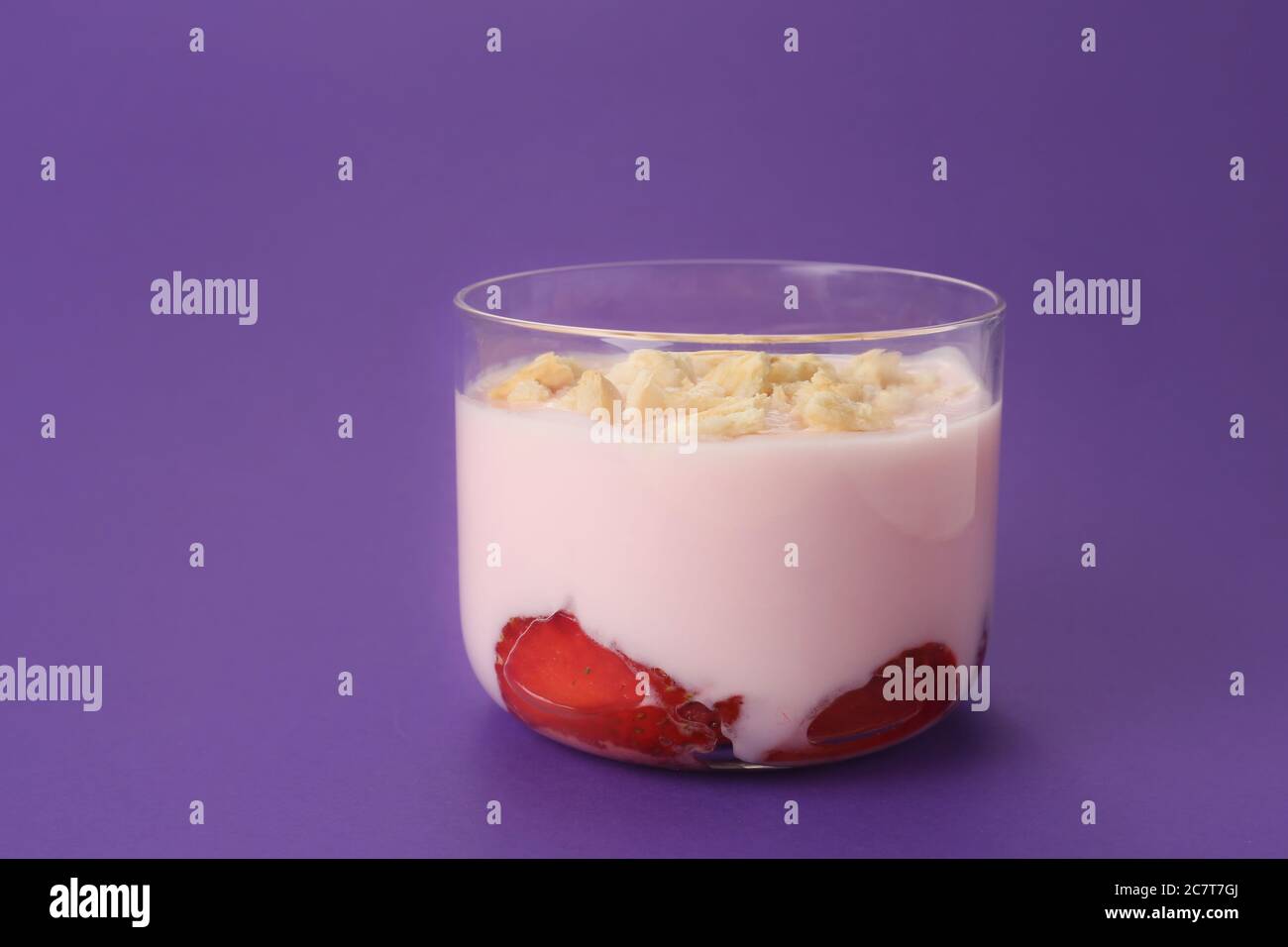 Glass of healthy strawberry yogurt on color background Stock Photo - Alamy