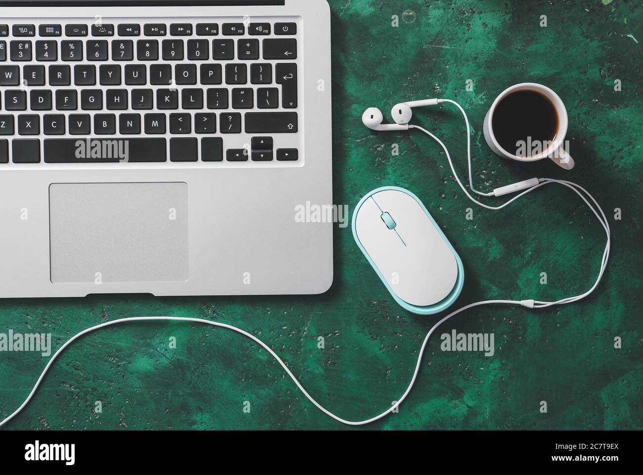 Modern laptop mouse earphones hi-res stock photography and images - Alamy