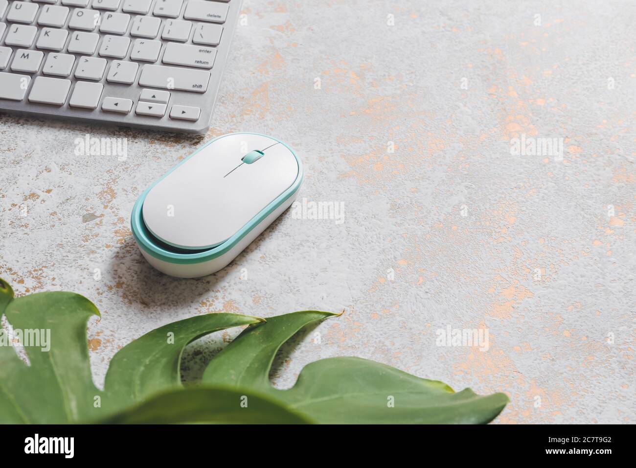Keyboard leaf communication hi-res stock photography and images - Alamy