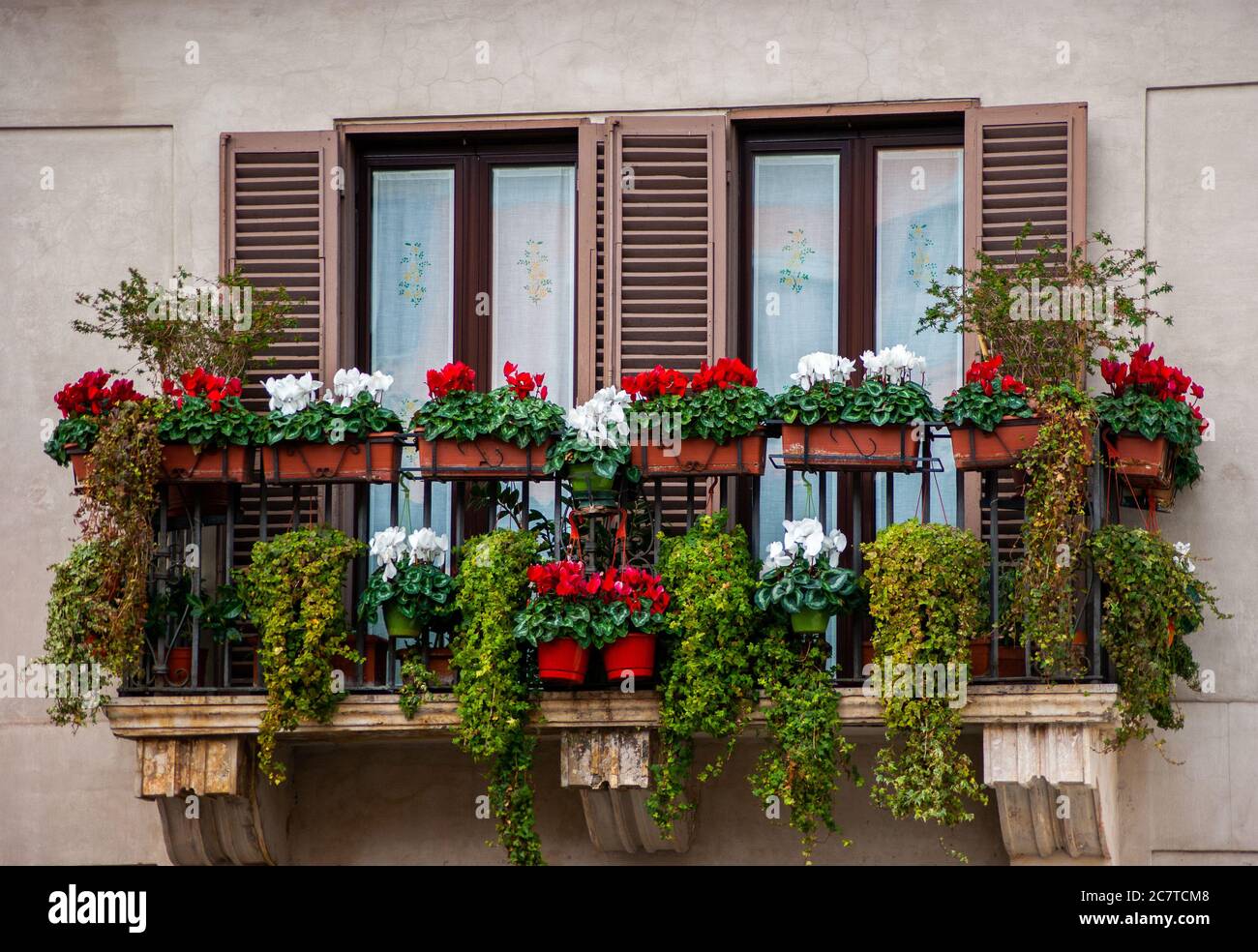 Window boxes flowers stone hi-res stock photography and images - Alamy