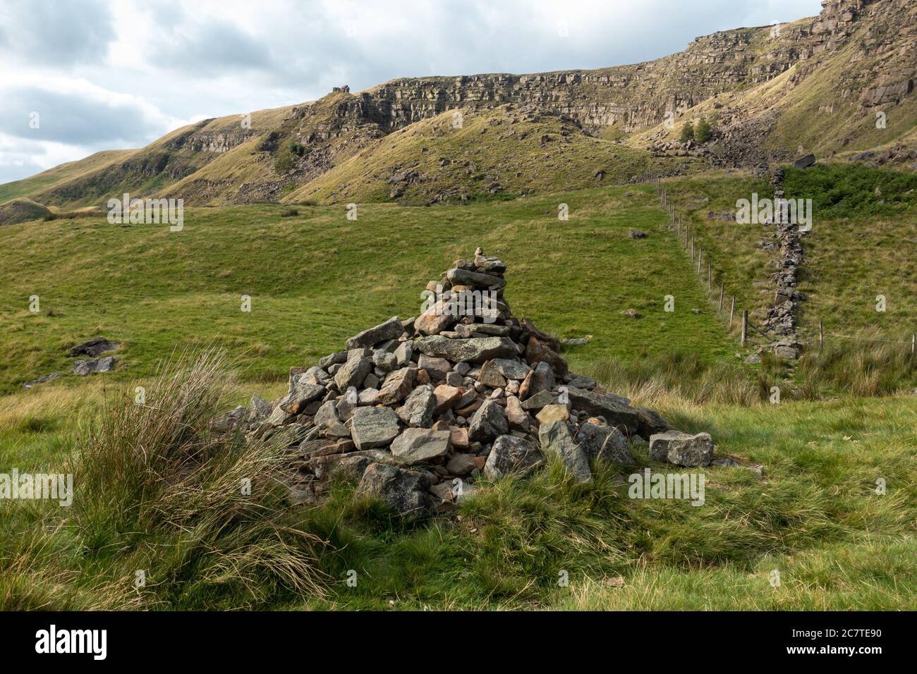 Alport castles peak district national hi-res stock photography and ...