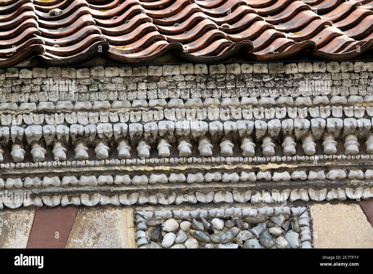 Whalebone House, The front façade has a cornice made from cattle ...