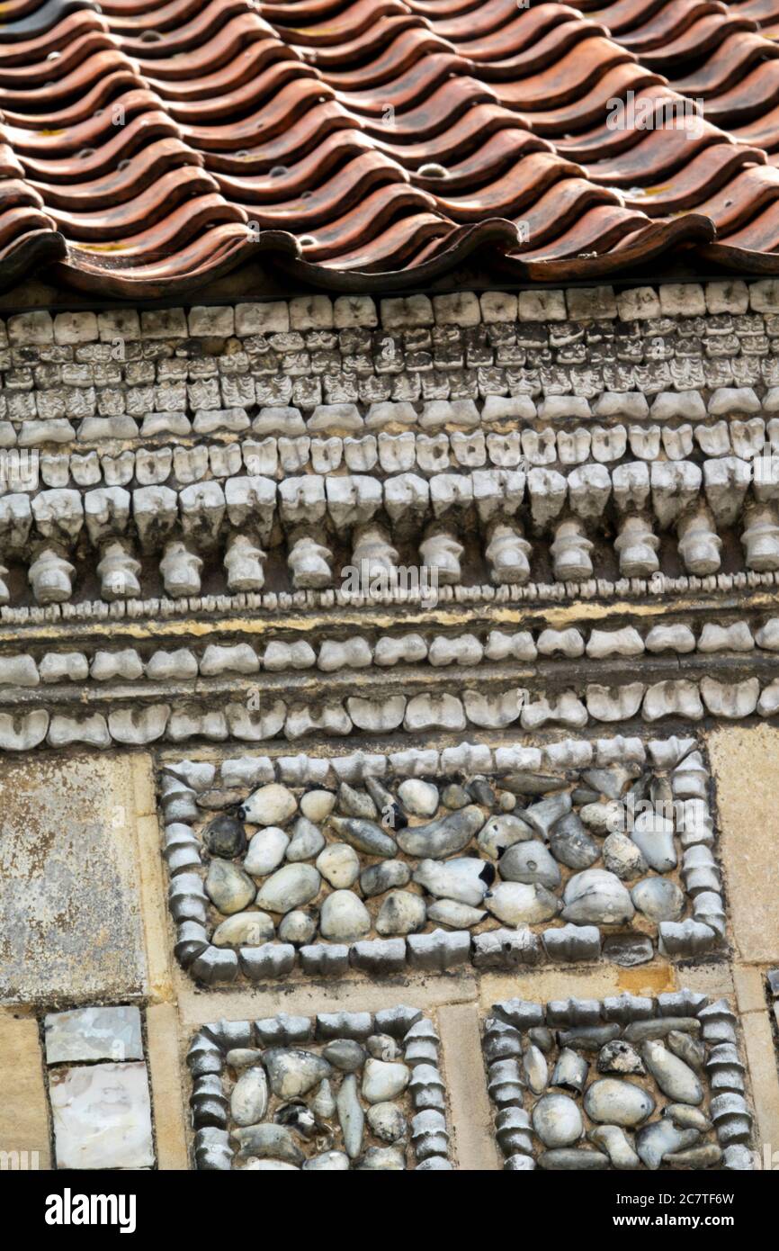Whalebone House, The front façade has a cornice made from cattle ...