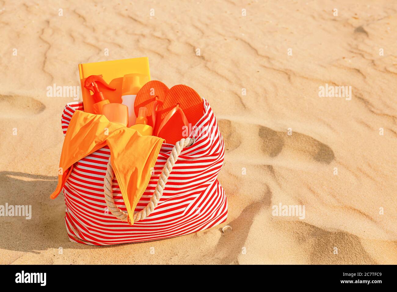 Bag with beach accessories at resort Stock Photo - Alamy