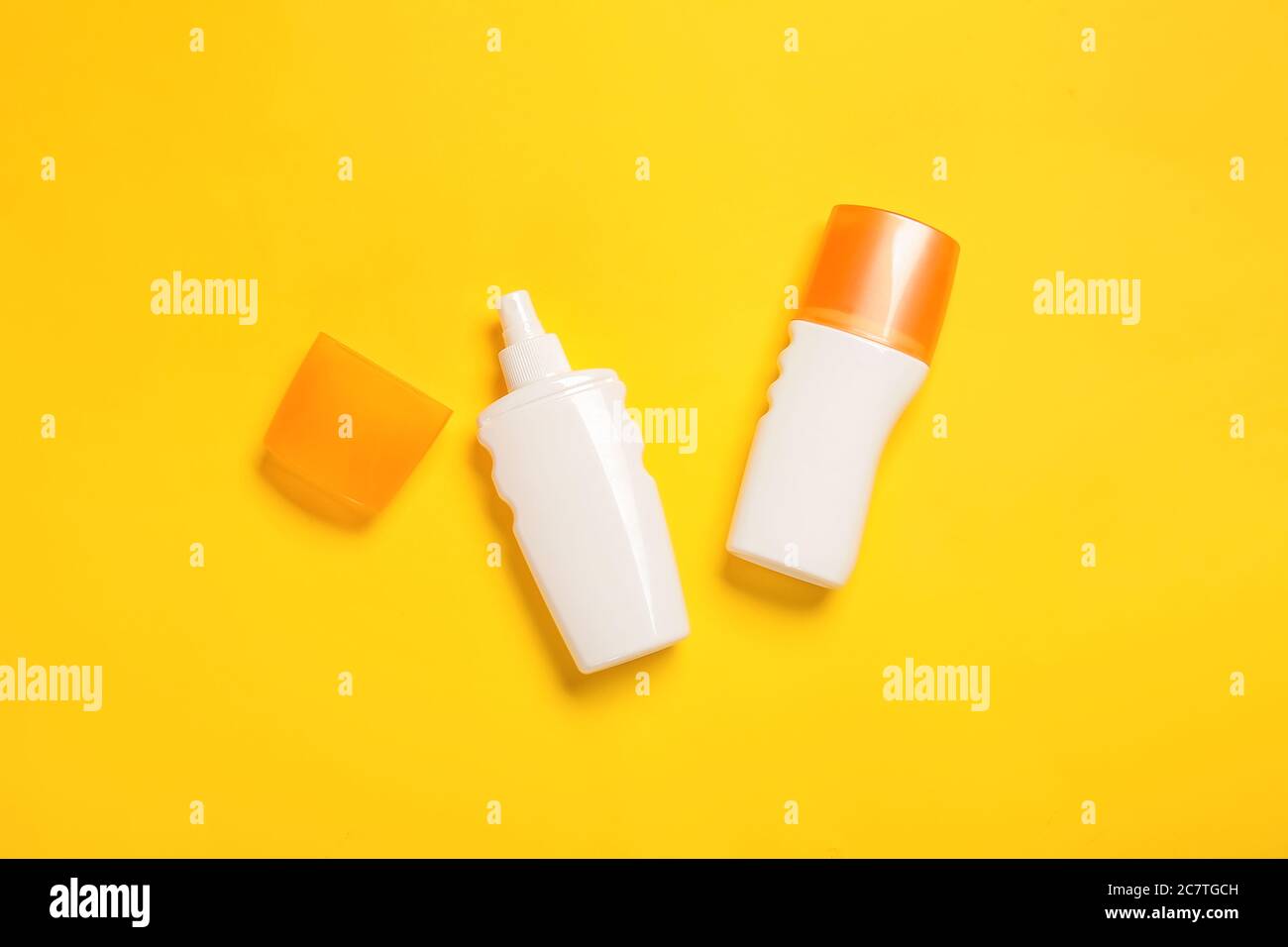 Bottles of sunscreen on color background Stock Photo - Alamy