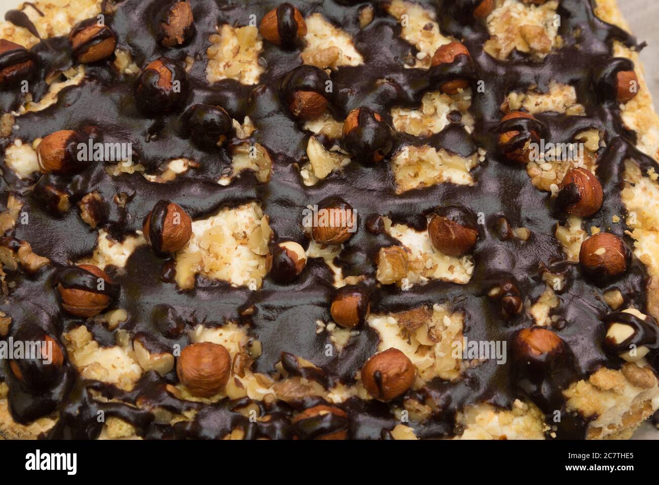 Cake with hazelnuts, cream and chocolate - texture, background Stock ...
