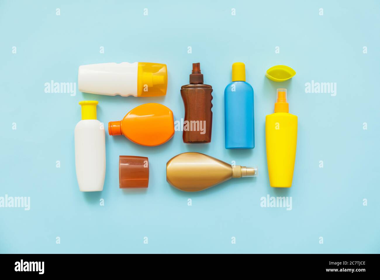 Bottles of sunscreen on color background Stock Photo - Alamy