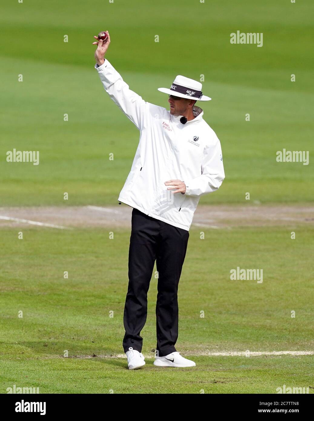 Michael gough cricket umpire hi-res stock photography and images - Alamy