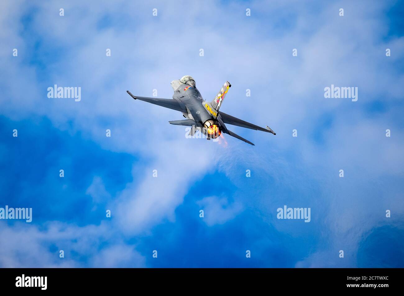 F-16 fighter jet with the Viper Demo Team ascending up into the sky ...
