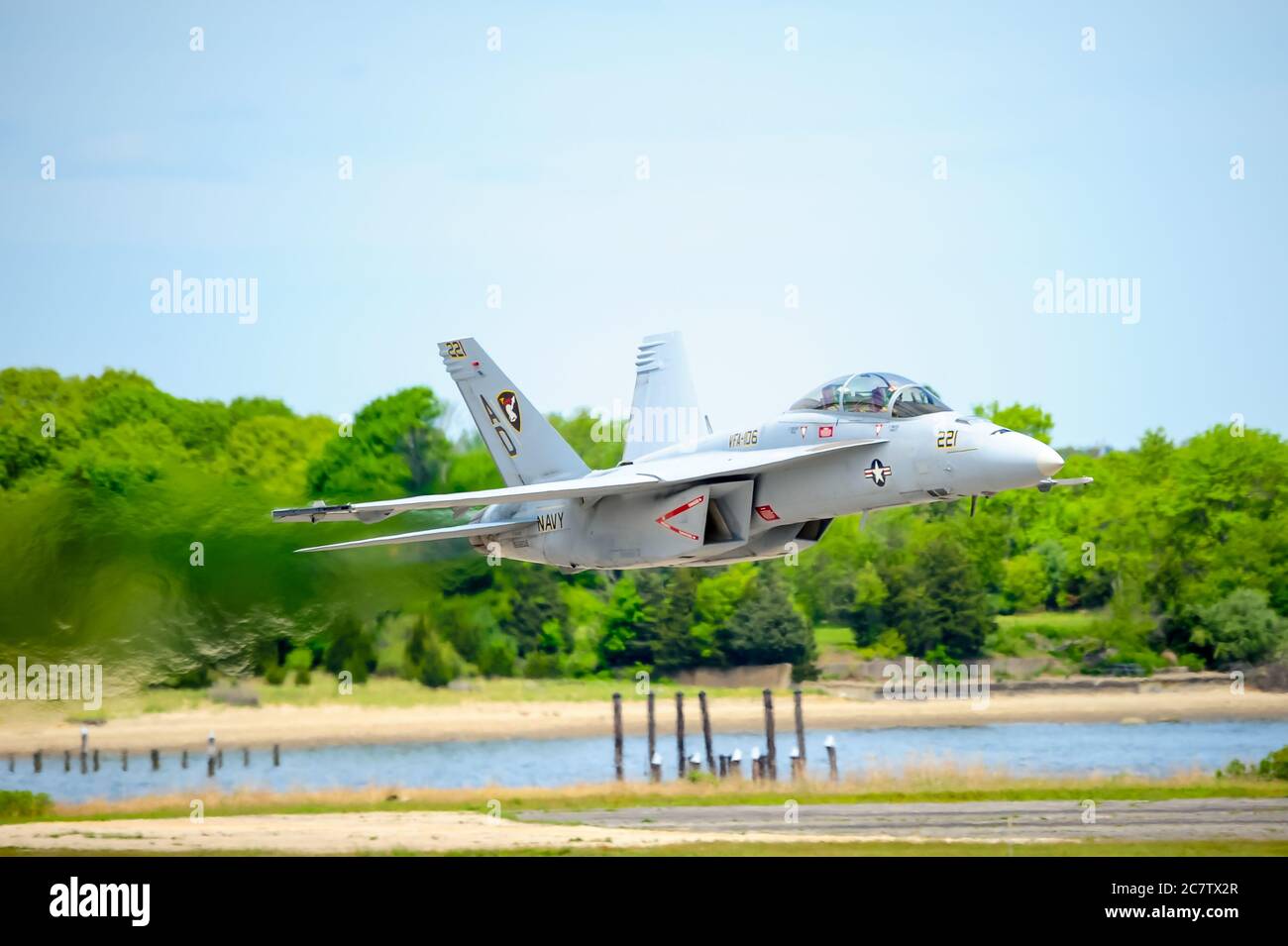 Fighter jet over water hi-res stock photography and images - Alamy