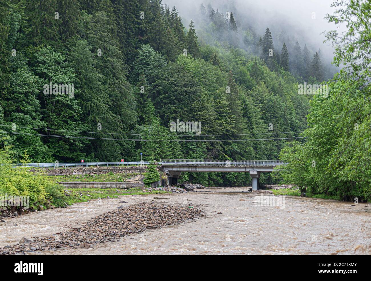 Bridge across river top view hi-res stock photography and images - Alamy