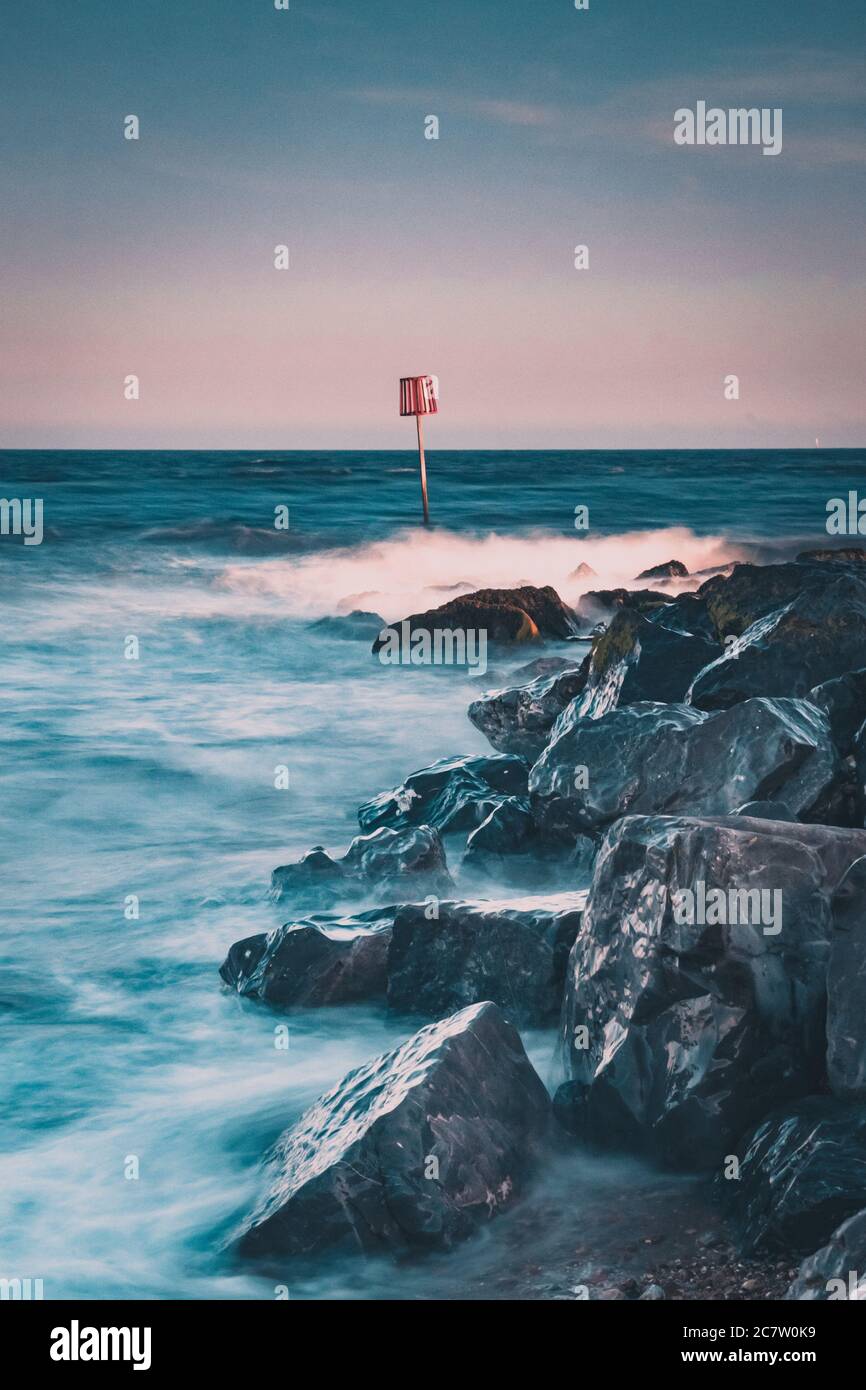 Waves breaking rocks hi-res stock photography and images - Alamy