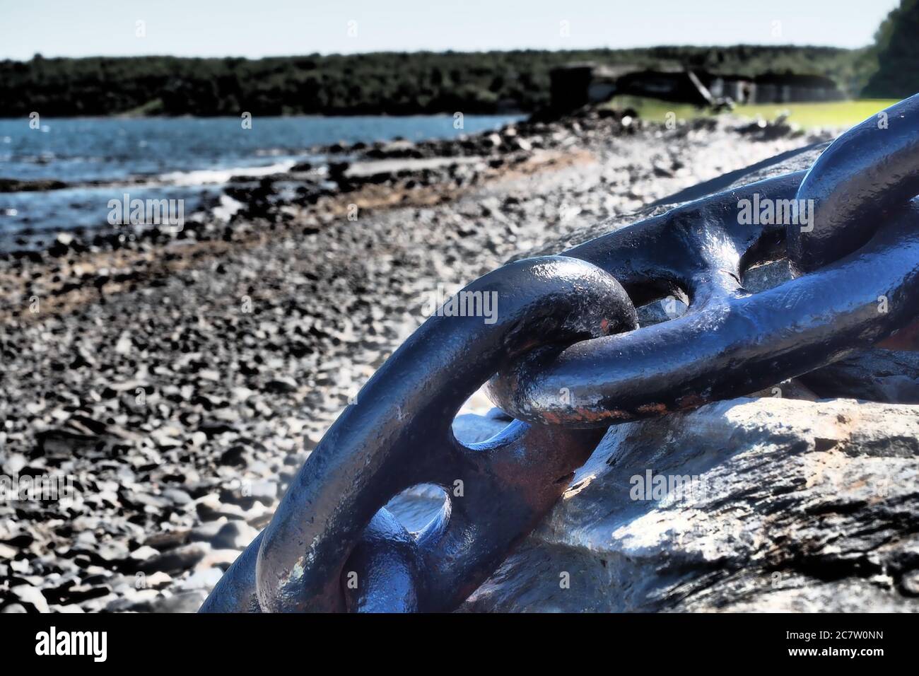 Closeup of big heavy iron chain of anchor Stock Photo - Alamy