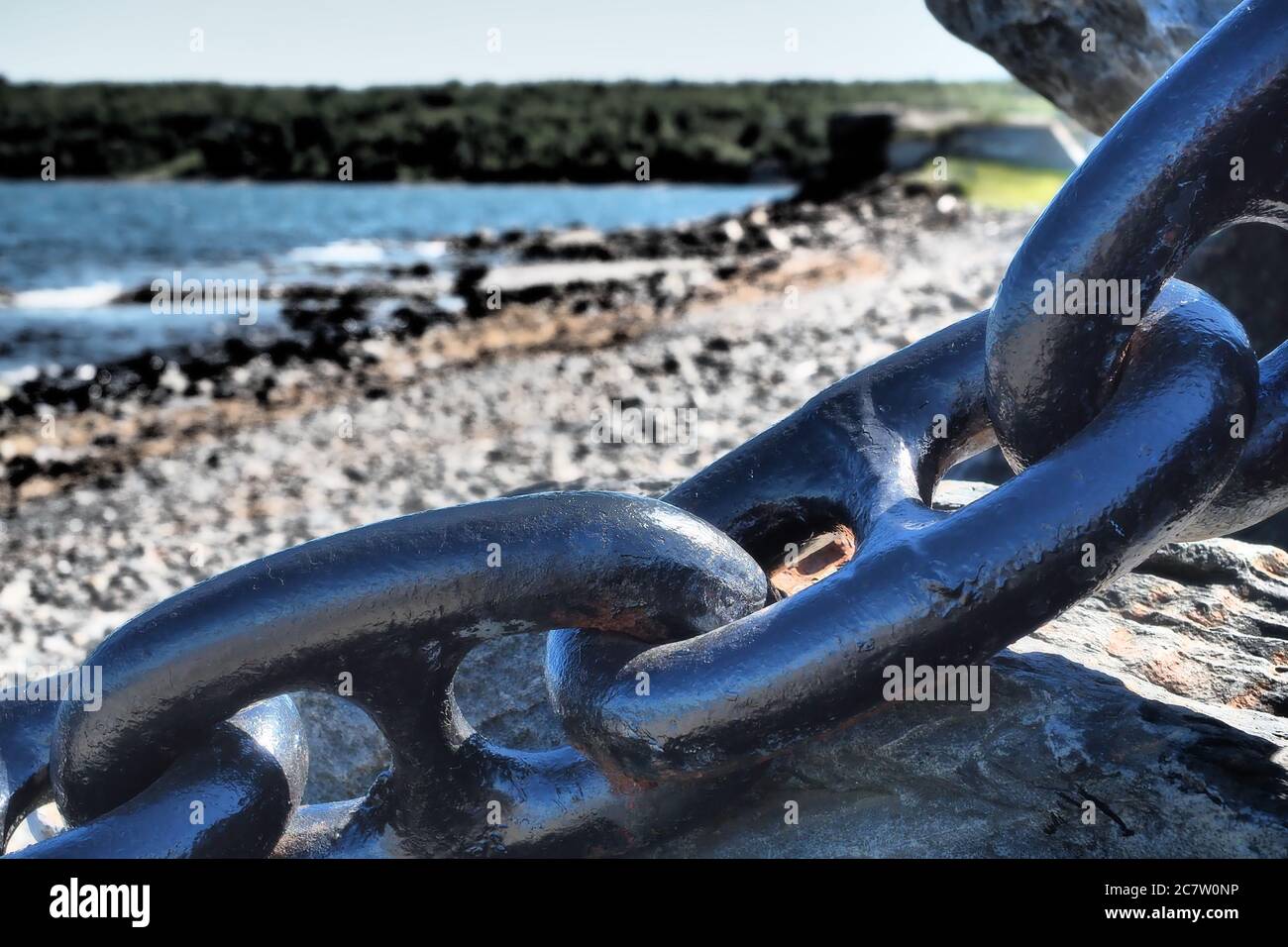 Closeup of big heavy iron chain of anchor Stock Photo - Alamy