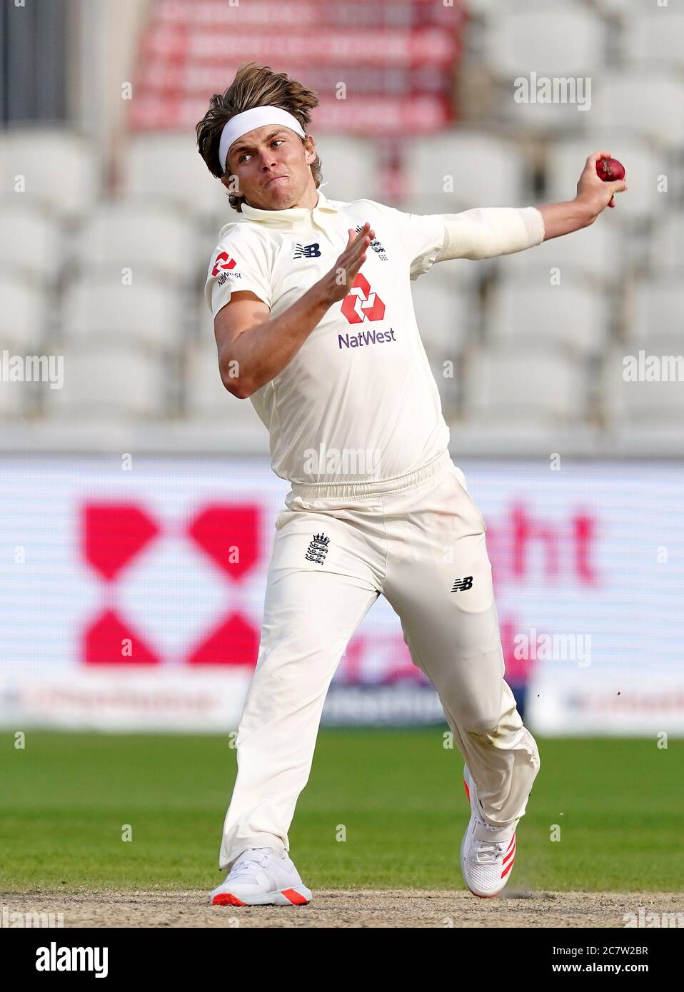 Sam curran of england bowling hi-res stock photography and images - Alamy