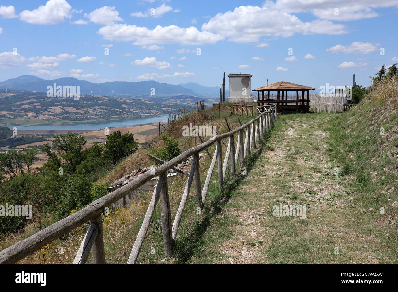 Cairano - Panorama dal sentiero di Borgo Castello Stock Photo - Alamy