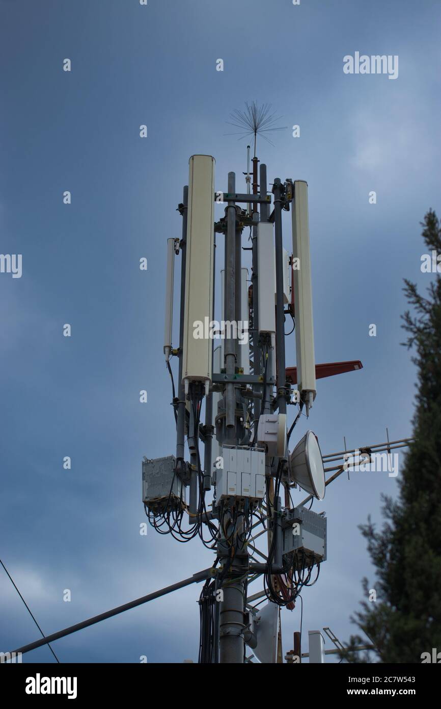 Communications tower on a hill hi-res stock photography and images - Alamy