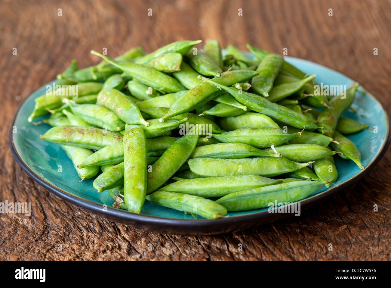 raw peas on dark wood Stock Photo - Alamy