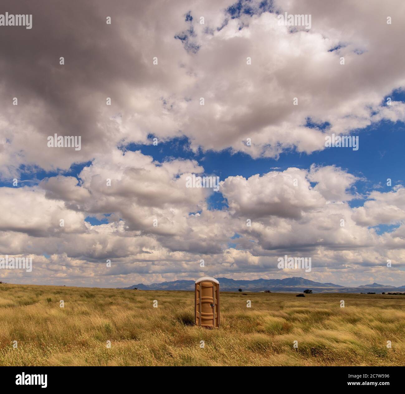 Toilet in field hi-res stock photography and images - Alamy