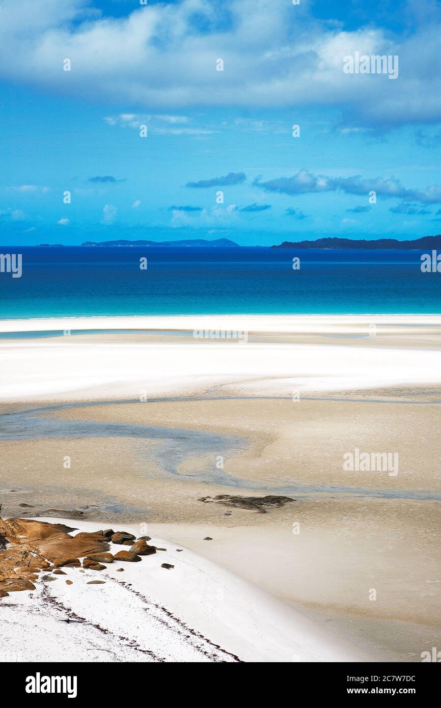 Vertical shot beautiful sandy beach hi-res stock photography and images ...