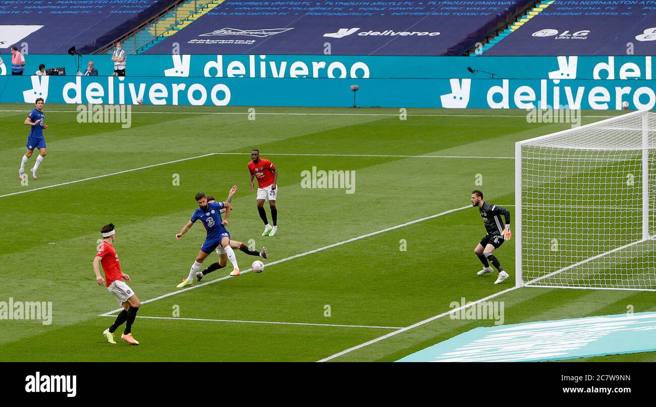 Chelsea's Olivier Giroud scores his side's first goal of the game ...