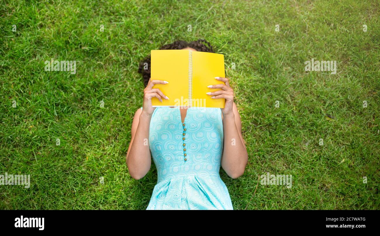 Black woman reading no face hi-res stock photography and images - Alamy