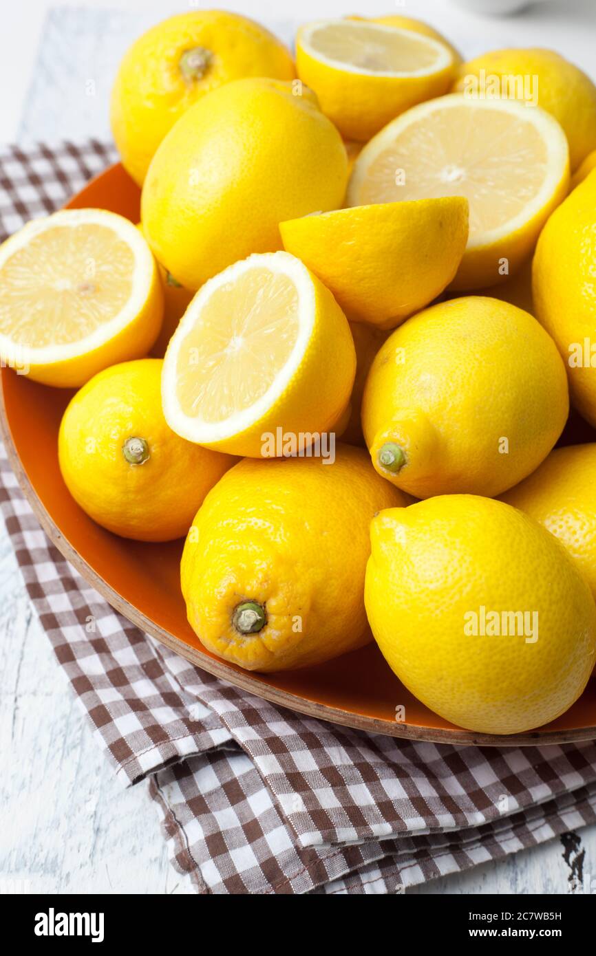Lemons in white bowl hi-res stock photography and images - Alamy