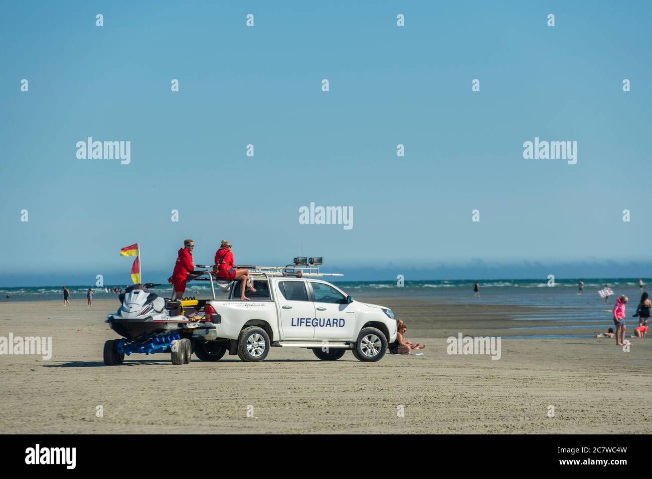 Lifeguards on duty flag hi-res stock photography and images - Alamy