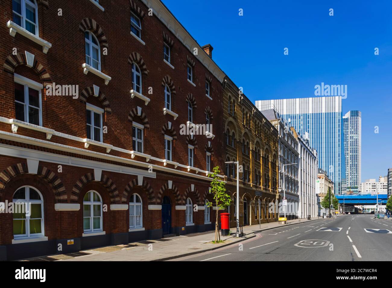 London southwark street scene hi-res stock photography and images - Alamy