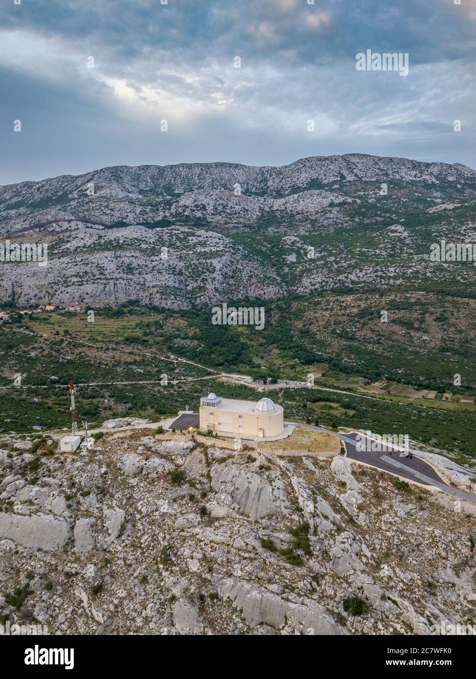 Observatory telescope mountain top hi-res stock photography and images ...