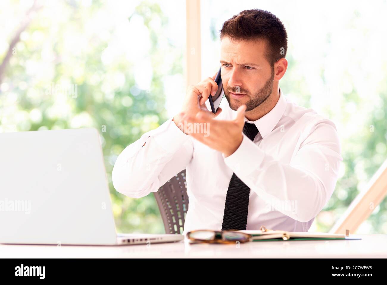 Phon business man hi-res stock photography and images - Alamy