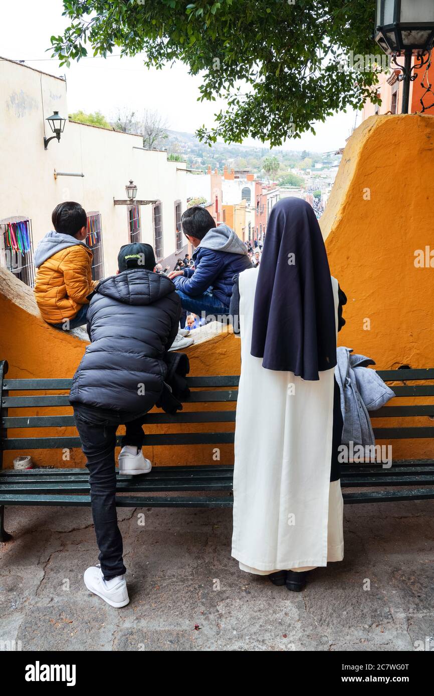 Roman catholic sisters hi-res stock photography and images - Alamy