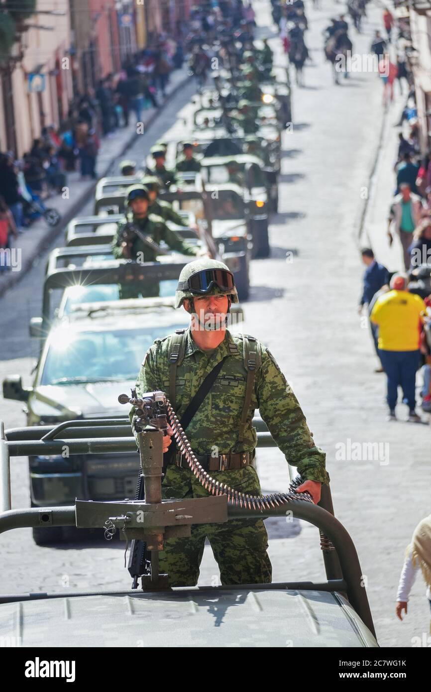 Mexican military uniform hi-res stock photography and images - Alamy