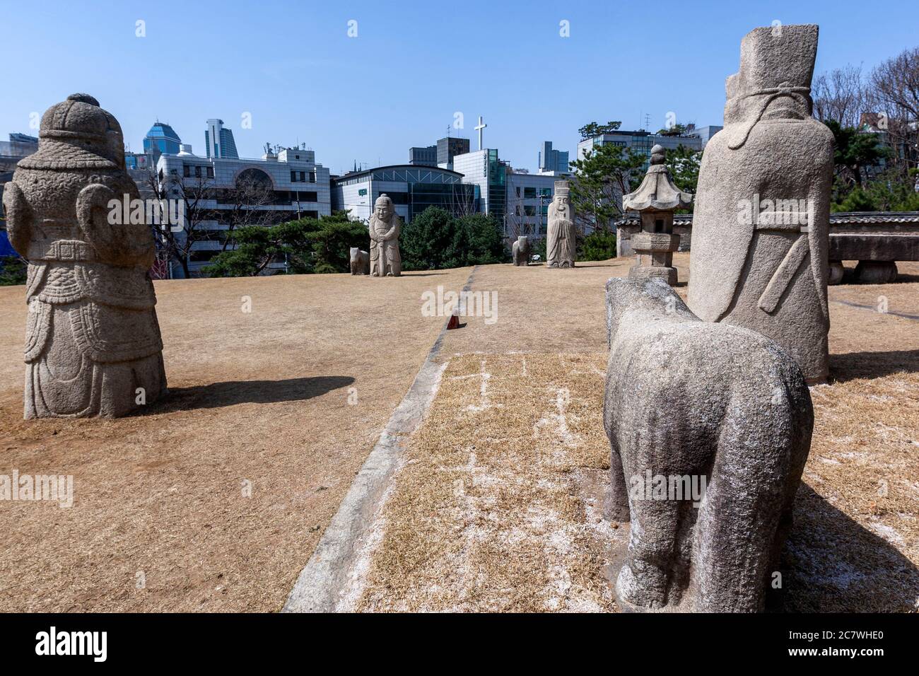 Stone statues of scholars, soldiers, horses and other animals.The tomb ...