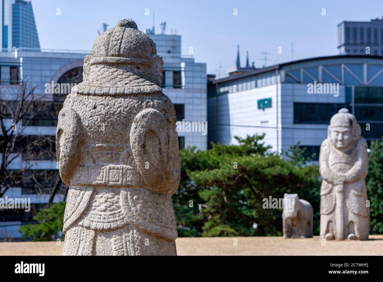 Stone statues of scholars, soldiers, horses and other animals.The tomb ...