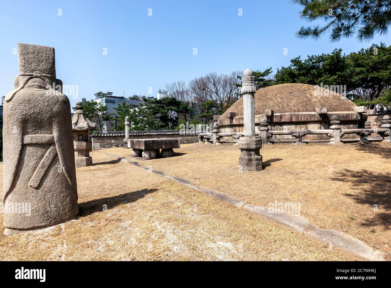 Stone statues of scholars, soldiers, horses and other animals.The tomb ...