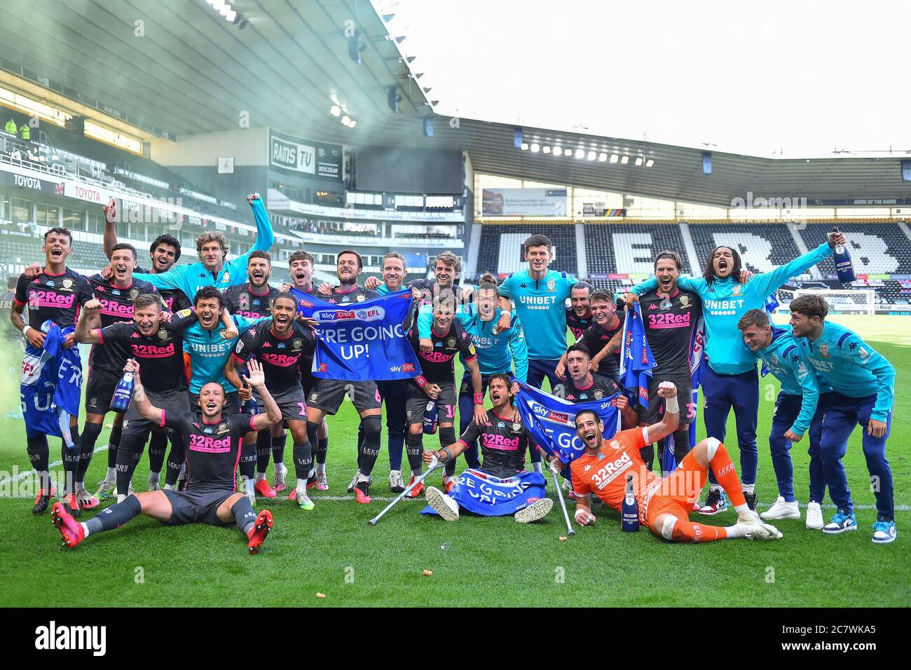 Leeds United players celebrate as they are promoted to the Premier ...