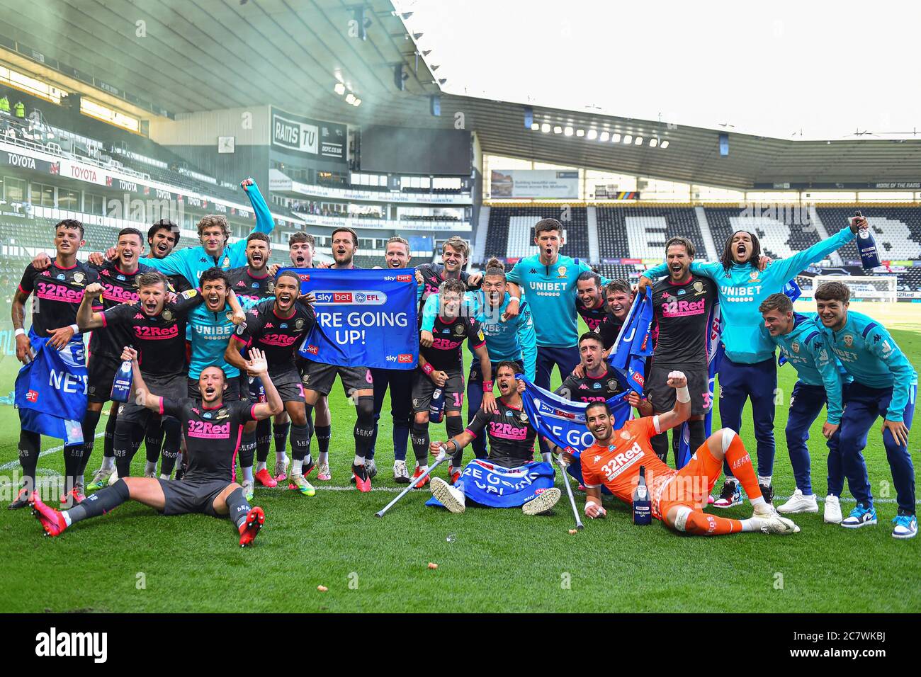 Leeds celebrate promotion pride park hi-res stock photography and ...