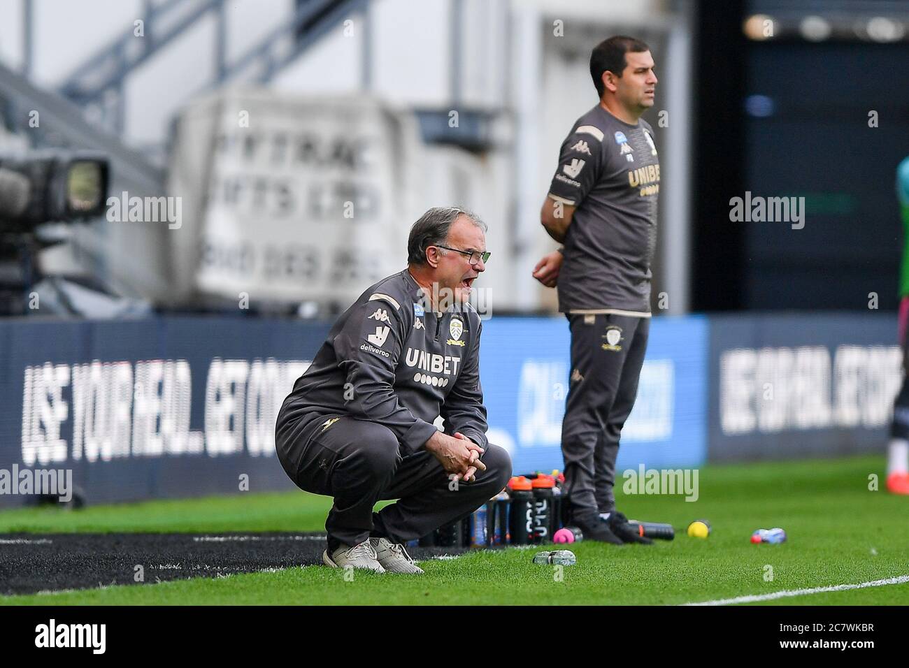 Leeds United Manager, Marcelo Bielsa shouts to his players Stock Photo ...