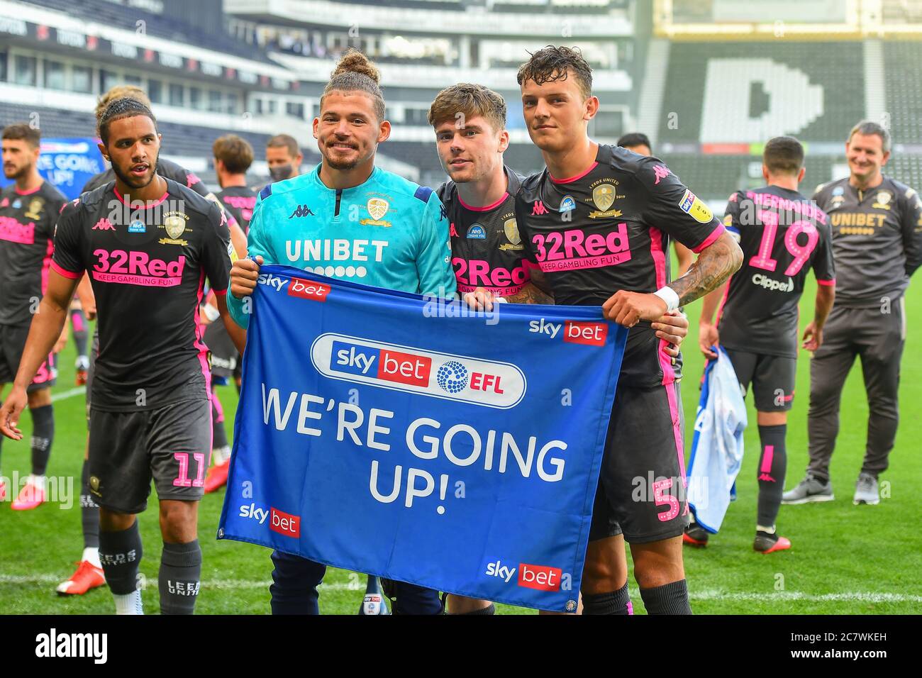 Leeds United players celebrate as they are promoted to the Premier ...