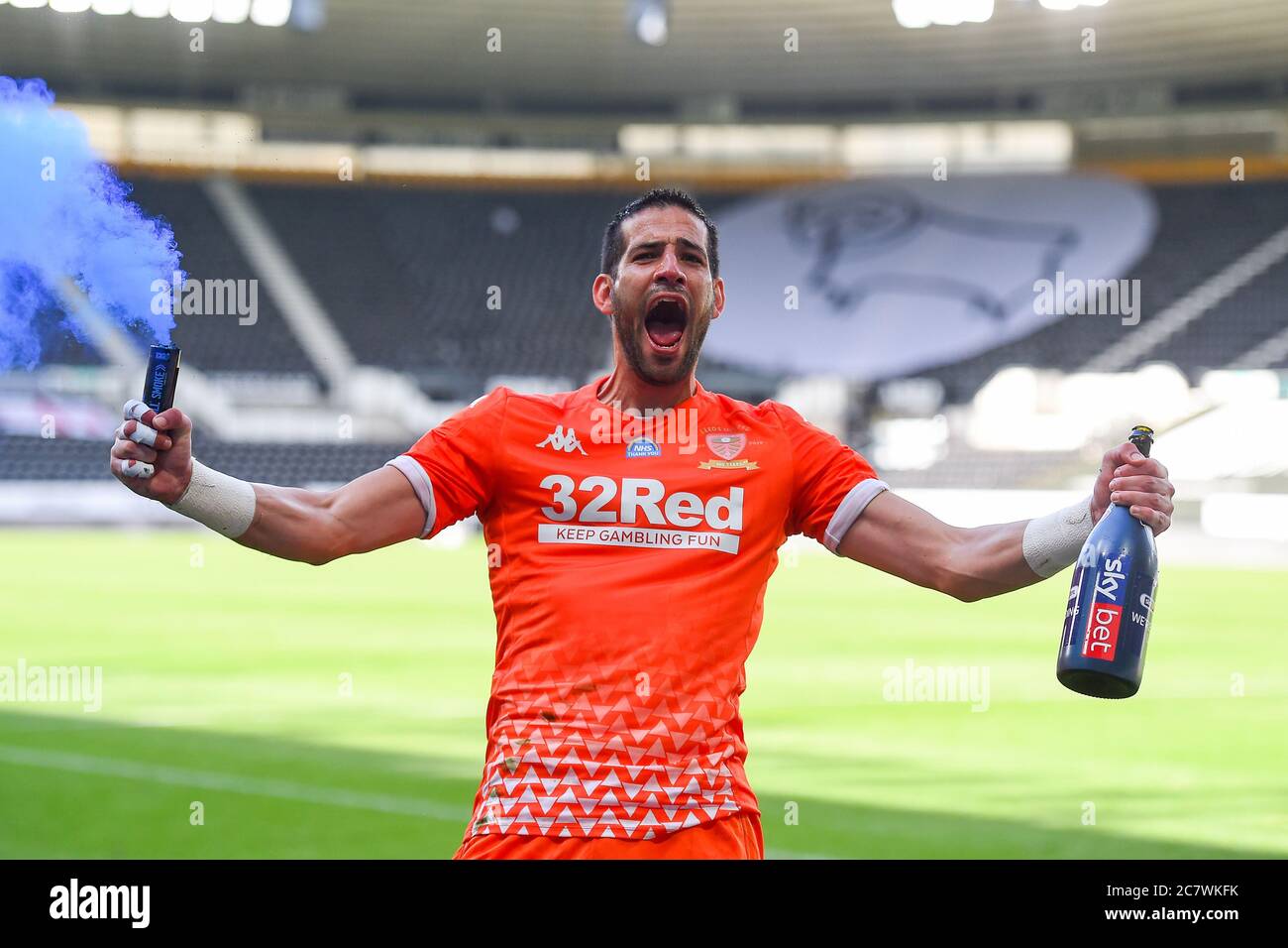 Leeds United players celebrate as they are promoted to the Premier ...